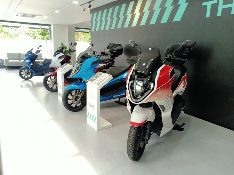 PT Ilectra Motor Group (IMG) Lakukan Serah Terima Motor Listrik Alva ...