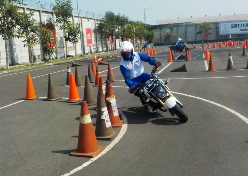 INSTRUKTUR SAFETY RIDING PT. AHM : Giat Asah Skill Safety Riding, Siap ...